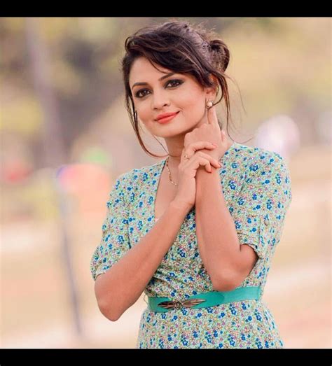 මෙයා මේ දවස් වල ටෙලි නාට්‍ය වල වැඩිය පේන්න නැත්තෙ ඇයි 😗 ️ Youtube