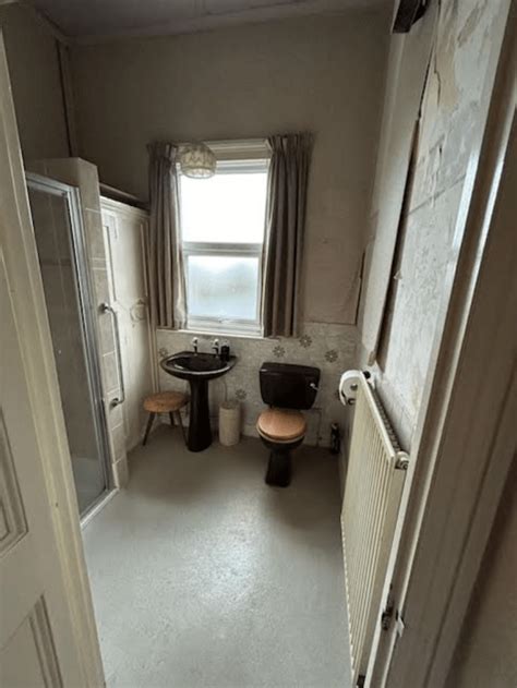 Step By Step Guide To The Dot And Dab Method Uk