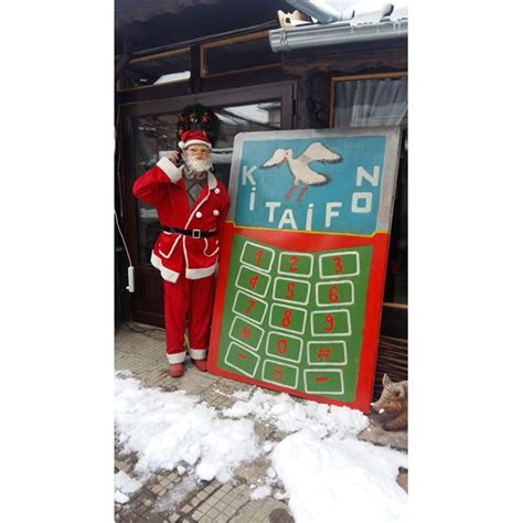 Извънземен каца като Дядо Коледа