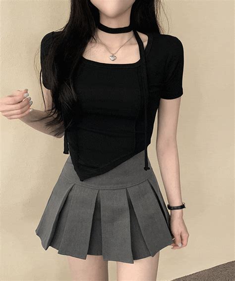 긴팔추가 머플러set러블리💓 몸매 예뻐보이는~ 초커 언발 스퀘어넥 절개 크롭 반팔 티셔츠 3color 에이블리