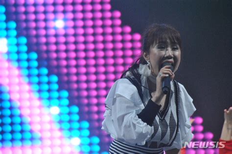 김천포도축제 개막공연하는 가수 지현 네이트 뉴스