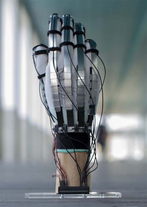 VR Gloves That Are Unbelievably Realistic and Ultra-Lightweight
