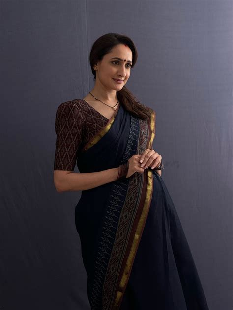 Deepika Padukone To Pragya Jaiswal Leading Ladies Whove Embodied Pregnancy On Screen Filmibeat