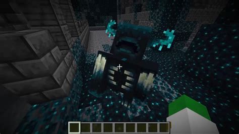 Minecraft Warden Spawns Drops And How To Beat Gamespot