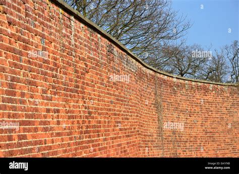Curved Brick Wall High Resolution Stock Photography And Images Alamy
