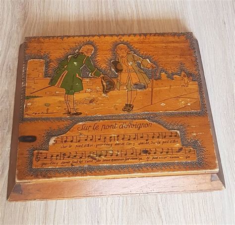 Старинна дървена кутия Антиквариат София Старинна дървена кутия дължина 26см ширин