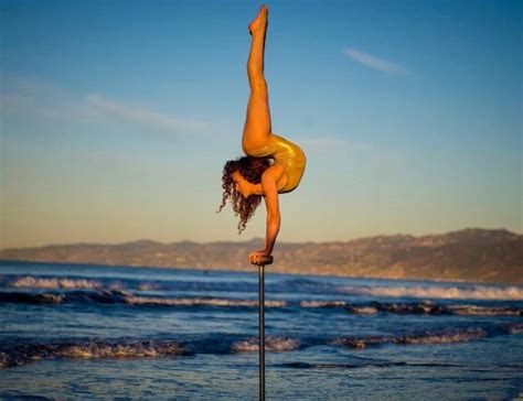 Meet Sofie Dossi, 16-Year-Old Self-Taught Contortionist Who Is Already A Star (24 pics ...