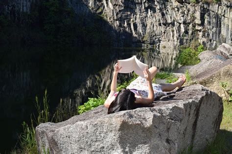 Fille En Train De Lire Lac Photo Gratuite Sur Pixabay Pixabay