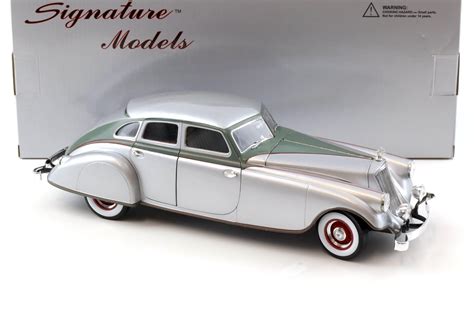 1 18 Signature Models 1933 Pierce Arrow Silver Arrow Silver Green