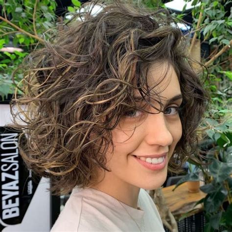 50 Trendy Short Wavy Hairstyles For Low Maintenance Looks Short Wavy