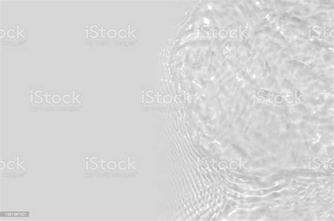 세럼 텍스처가 닫힙스입니다 라이트 그레이 리퀴드 젤 배경 투명 뷰티 스킨케어 샘플 화장품 클리어 리퀴드 크림 얼룩 복사 공간이 있는 투명한 스킨 케어 제품 샘플 배너 각질