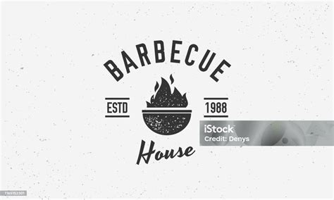빈티지 효과와 바베큐 그릴 로고 흰색 배경에 격리 된 바베큐 하우스 로고 템플릿 빈티지 디자인 로고 벡터 일러스트레이션 바베큐그릴에 대한 스톡 벡터 아트 및 기타 이미지