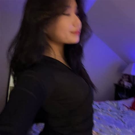 M Mikaa En On Threads