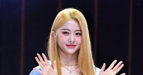 르세라핌 허윤진 코로나19 확진 “격리 해제까지 4인 체제”[공식]