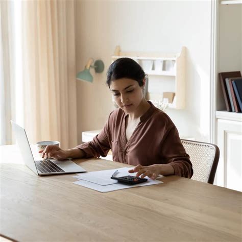 Worker Makes 18000 A Month But Doesnt Know What To Do With Their Money Yourtango