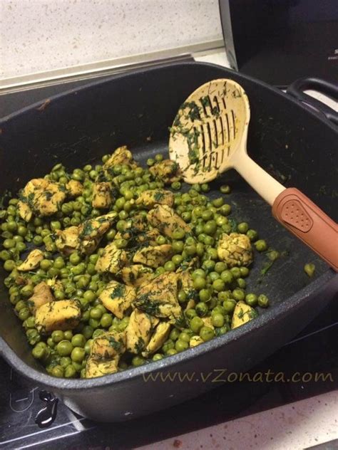 Пилешко с грах и куркума