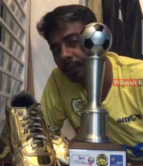 Khalid Jamlus Lelong Kasut Emas Demi Kelangsungan Hidup Wilayahku