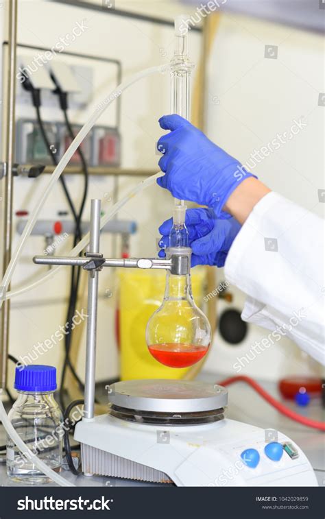 Round Bottom Flask Reaction