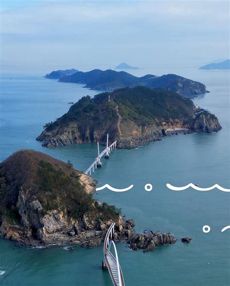 군산 K 관광섬 🏝 고군산군도의 북서쪽에서 방파제 역할을 하는 섬 방축도 바다낚시 명소로 유명한 이곳은 수심이 얕고