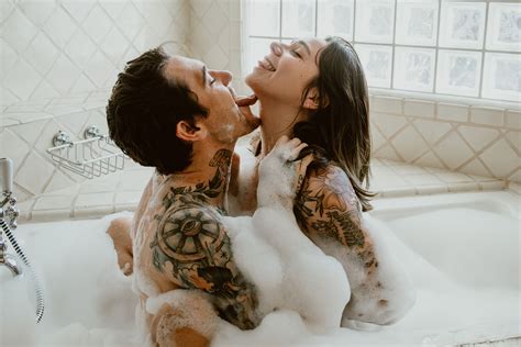 Seks In De Badkamer X Tips Voor De Beste Badkamerseks Willie Magazine