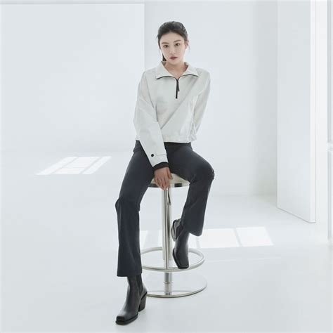 제이 On Twitter 되게 여성스럽고 고급스러운 옷 찰떡이면서 이런 운동복까지 완벽 소화하는 여자 어떤데