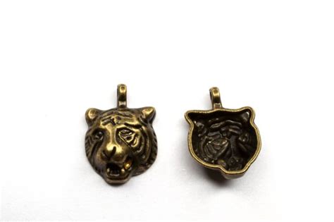 Купить Подвеска Голова тигра 18х13х6мм, отверстие 1,5мм, цвет античная ...
