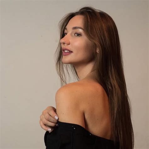 Anastasiya Oli Threads Say More