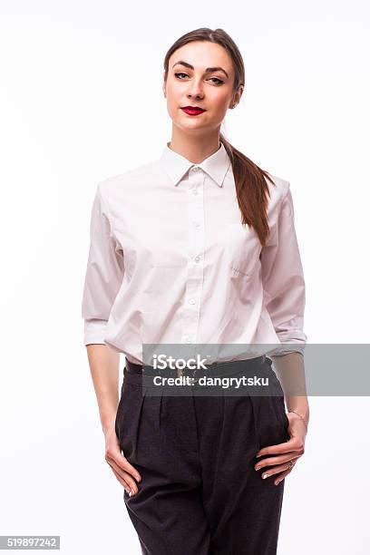 확신함 여성 사업가 입석 전체 길이로 흰색 배경 경영자에 대한 스톡 사진 및 기타 이미지 경영자 귀여운 기업 재무와 산업 Istock