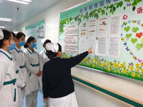 妇瘤三护士带教实习生如何为患者做健康教育 成改平摄 陕西省肿瘤医院