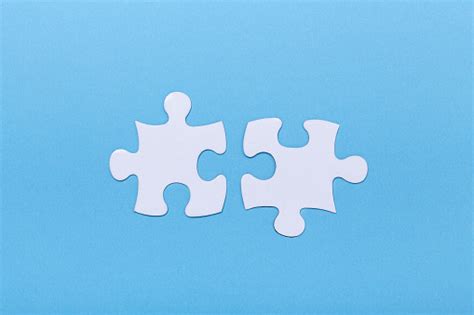 파란색 배경에 직소 퍼즐의 클로즈업 누락 직소 퍼즐 조각 조각을 완료하기위한 비즈니스 개념 개념에 대한 스톡 사진 및 기타 이미지 Istock