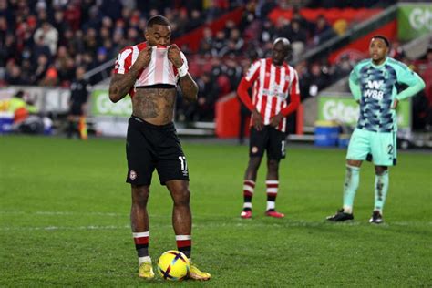 50 وشماً في جسد توني امرأة عابسة وهذا الوقت سيمضي