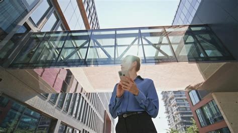 Premium Photo Stylish Woman Scrolling Smartphone On Urban Street