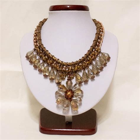 Branic Jewelry Ogrlica Sa Kristalima U Boji Zlata Ariel Online Prodaja Ananas