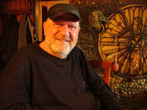 Телефонът на Ибряма звъни с неговото “Моминско хоро” Хай Клуб