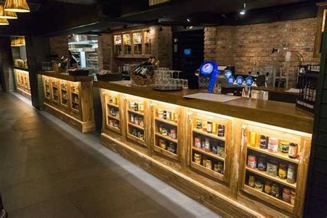 Classic Pizza Restaurant