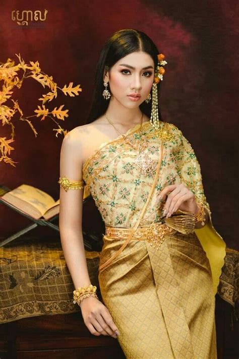 Thai Chakkri Dress By Cambodian Model Thailand National Costume