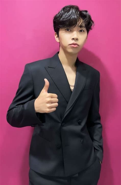 임영웅 Fc서울 시축 소식에 매진행렬암표까지 등장 임영웅 Fc서울 시축 소식에 매진행렬암표까지 등장