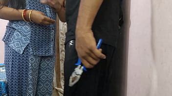 Pinki Bhabhi Seduces TV Mechanic For Sex Because She Inable To Pay