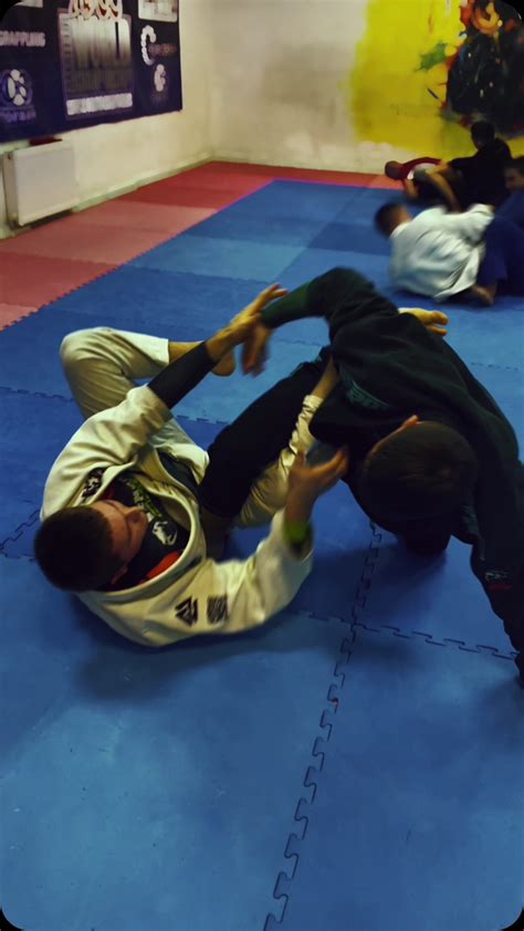 Тренування для дітей Бразильське джиу джитсу Миколаїв Купаться в водопадах или даже просто