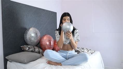 Izzyrosse Exploding Bombs With My Ass Manyvids