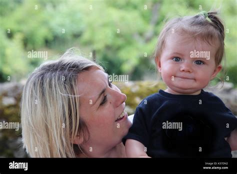 Mum and baby girl Stock Photo - Alamy