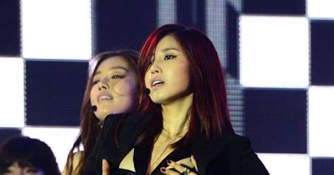 [포토] 전효성 아찔한 가슴 터치에 시선 둘 곳이