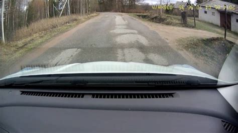 заяц на дороге в п.Салми (Карелия) - YouTube