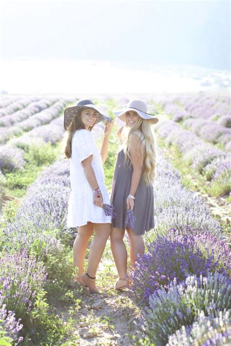 10 ценных советов по съемке в цветочном поле Photoshoot Outfits Sisters Photoshoot Spring