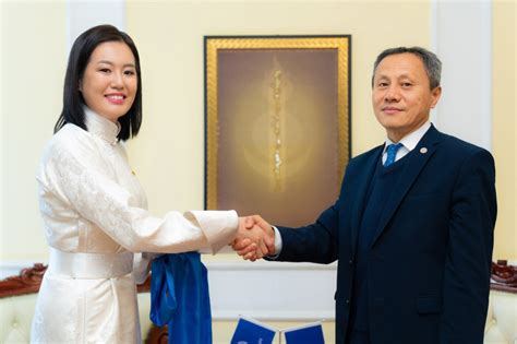 Гэрлэх ёслолын ордны захирлаар Ү Оюунзулыг томиллоо