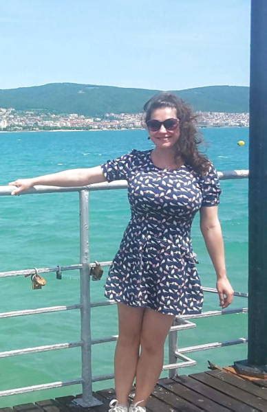 Natural Busty Girls Pics