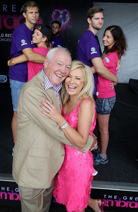 Kerri Anne Leads Lovers In Big Hug The Advertiser