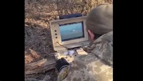 უკრაინელმა სამხედროებმა ტანკსაწინააღმდეგო სარაკეტო სისტემის Stugna ს გამოყენებით რუსული ტექნიკა