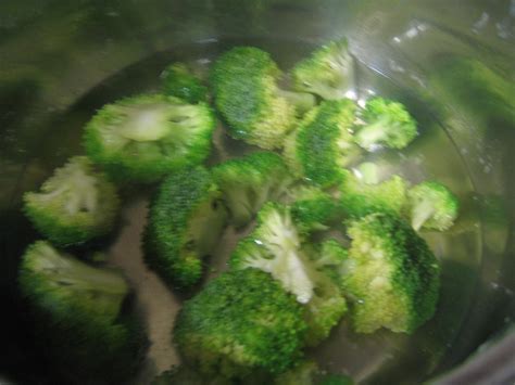 Кулинарни изкушения от Надя ЗАПЕЧЕНИ КАРТОФИ С БРОКОЛИ И СМЕТАНА