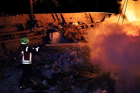 Новини Харкова фото пожежі після ракетних ударів по Харкову РЕДПОСТ